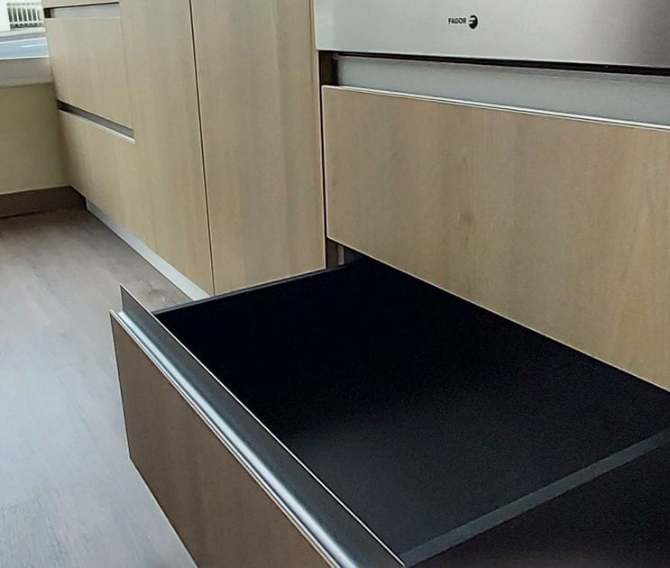 Cómo los cajones reinan en una cocina | Proyectos | Maderas Besteiro